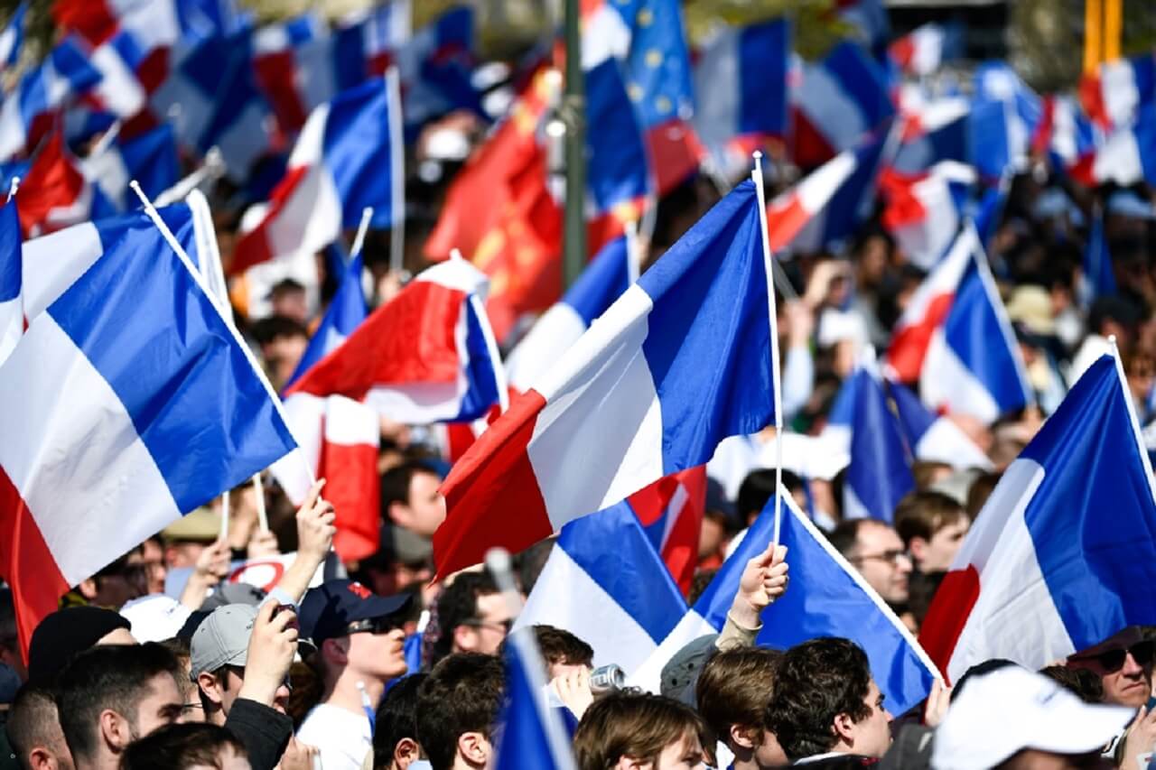 French CAC themselves, Raspberry Pi Rallies, Bonds Struggle
