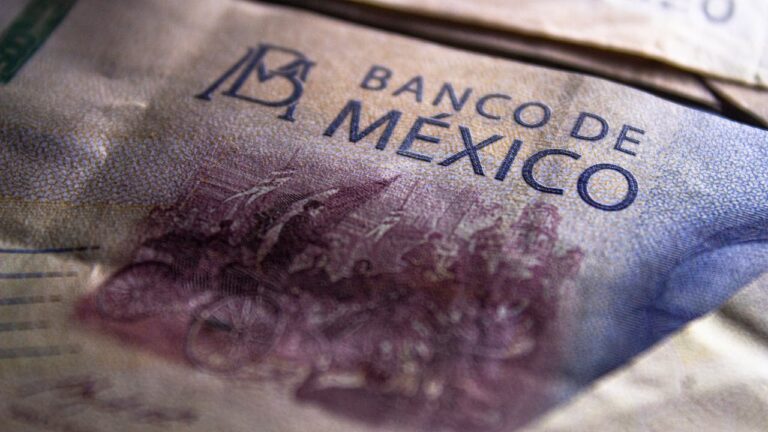 USD to MXN Forecast Is it a good time to buy Mexican Peso from US ...